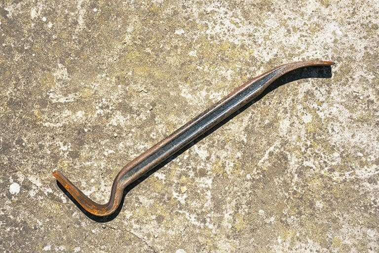 Pry Bar Versus Crowbar - Leverage Legends